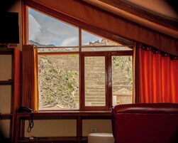 Quarto quádruplo família, vista para a cidade | Wi-Fi de cortesia, roupa de cama