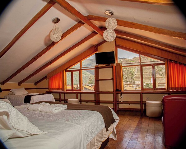 Quarto Quádruplo Familiar, Vista para a cidade | 1 quarto, Wi-fi grátis, roupa de cama fornecida 