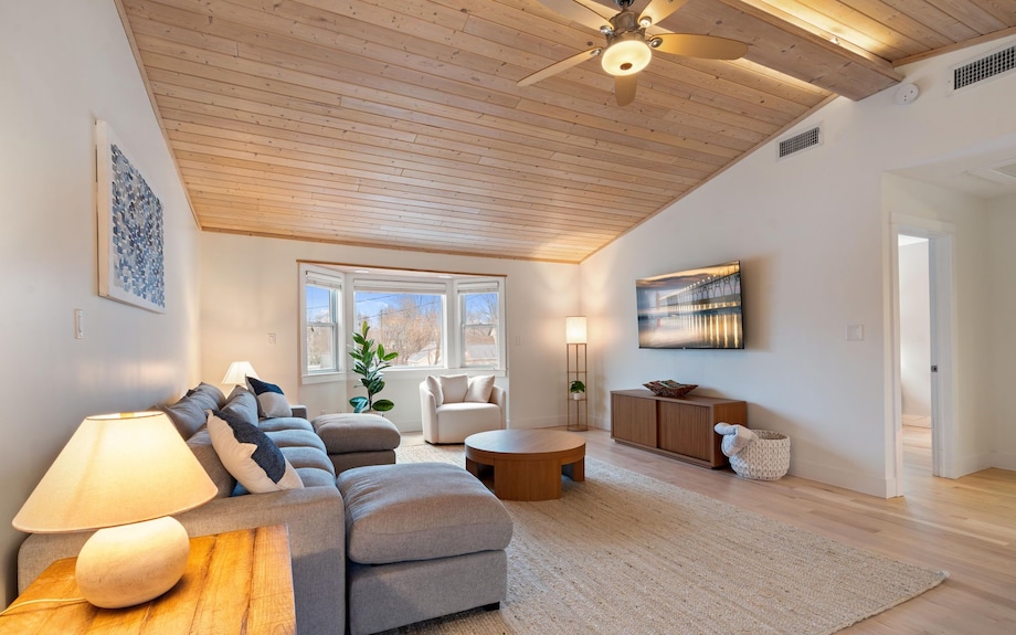 Lake Cottage 2 Blocks To Beach, Hot Tub, Arcade! - South Haven, MI