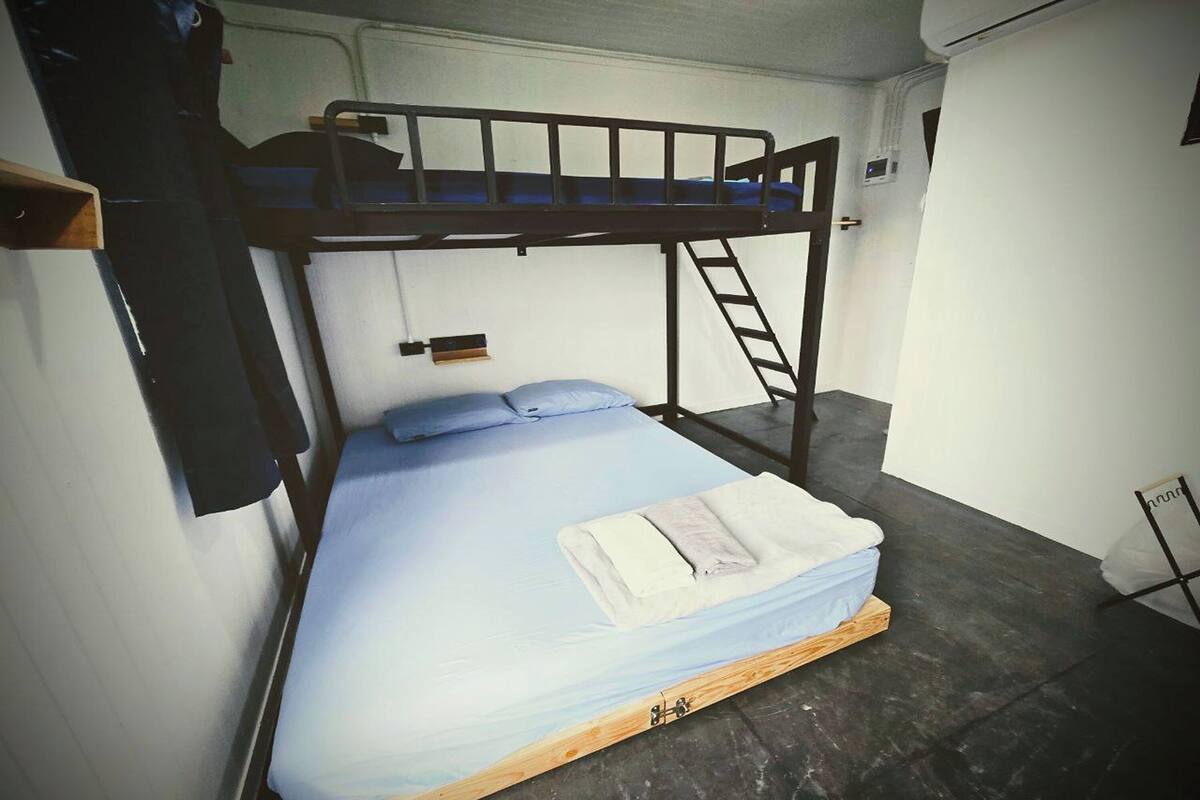 Quarto Triplo | Quartos insonorizados, Wi-fi grátis, roupa de cama fornecida