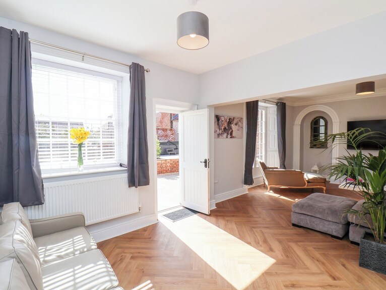 Harpham Manor House, Pet Friendly, With Hot Tub In Nafferton - Yorkshire