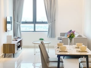 Apartamento standard, 2 quartos | Área de estar