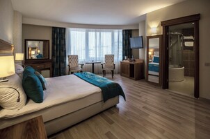 Quarto Quádruplo | Lençóis de algodão egípcio, roupa de alta qualidade, minibar 