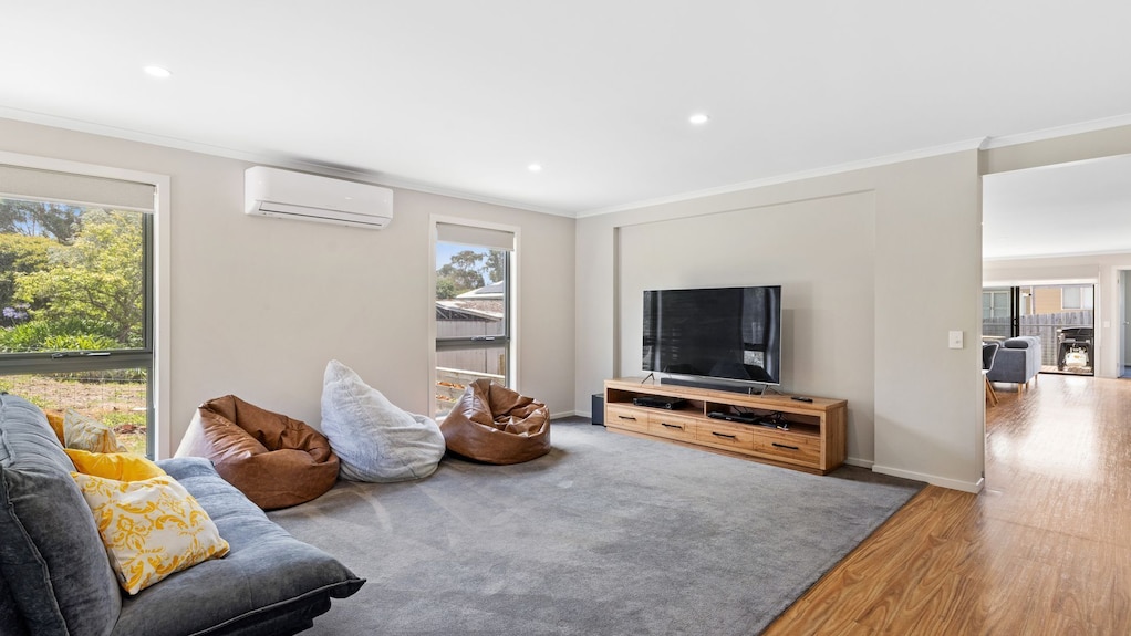 Drift Away At Venus Bay - 비너스 베이