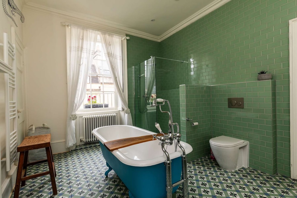 Grand Georgian Townhouse With Garden - Bath