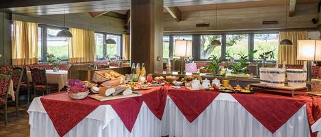 Pequeno-almoço tipo buffet diário incluído