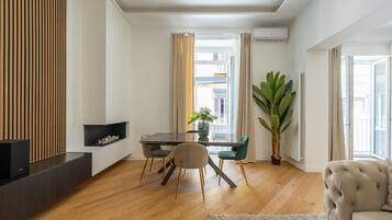 Apartamento superluxo, vista para a cidade | Área de estar