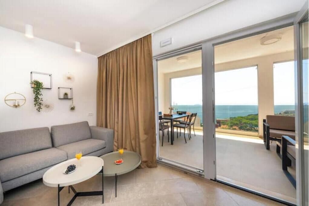 Villa Poco Loco-serenity Apartment With Sea View - Cavtat