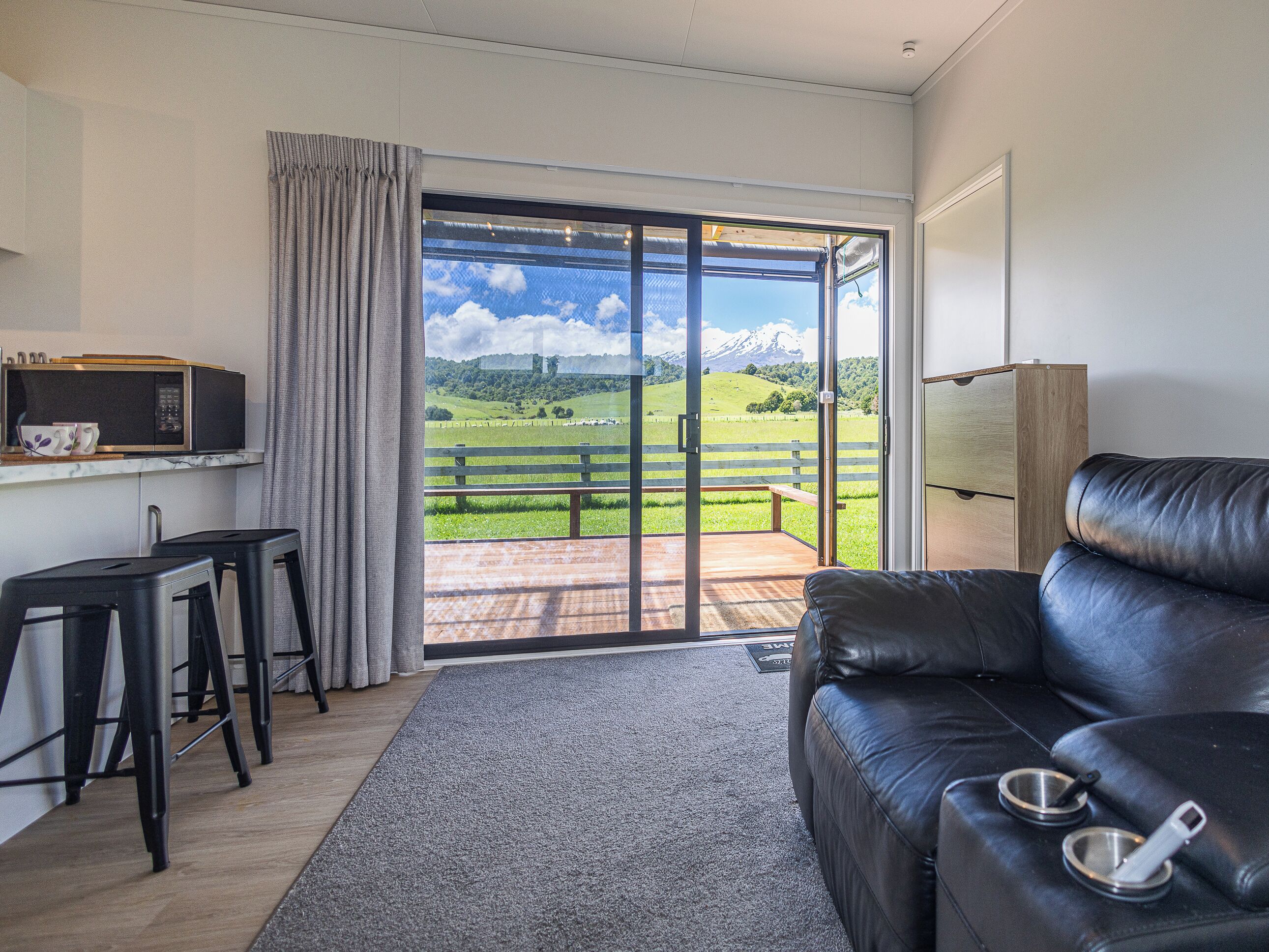 Cozy Cabin With A View - Ohakune Holiday Home - Mount Ruapehu