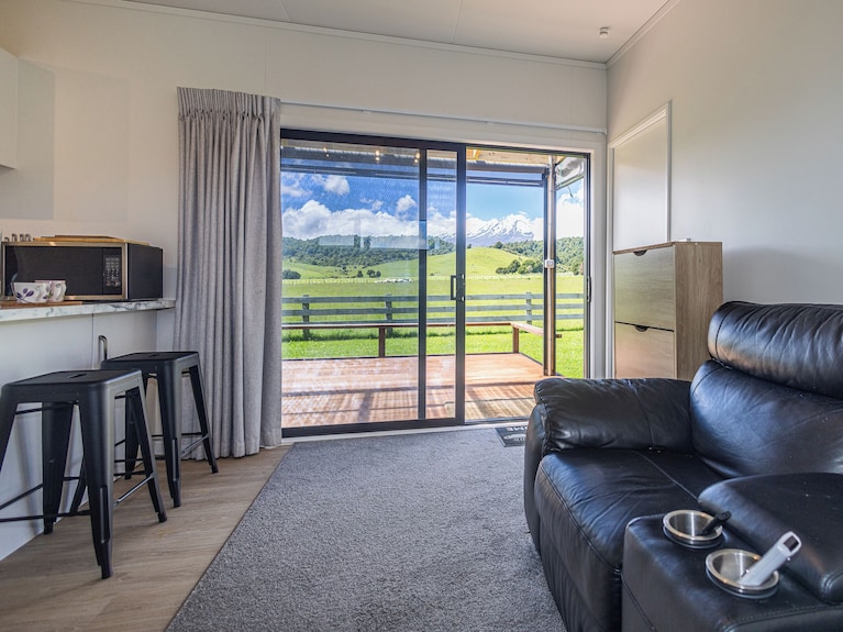 Cozy Cabin With A View - Ohakune Holiday Home - Mount Ruapehu