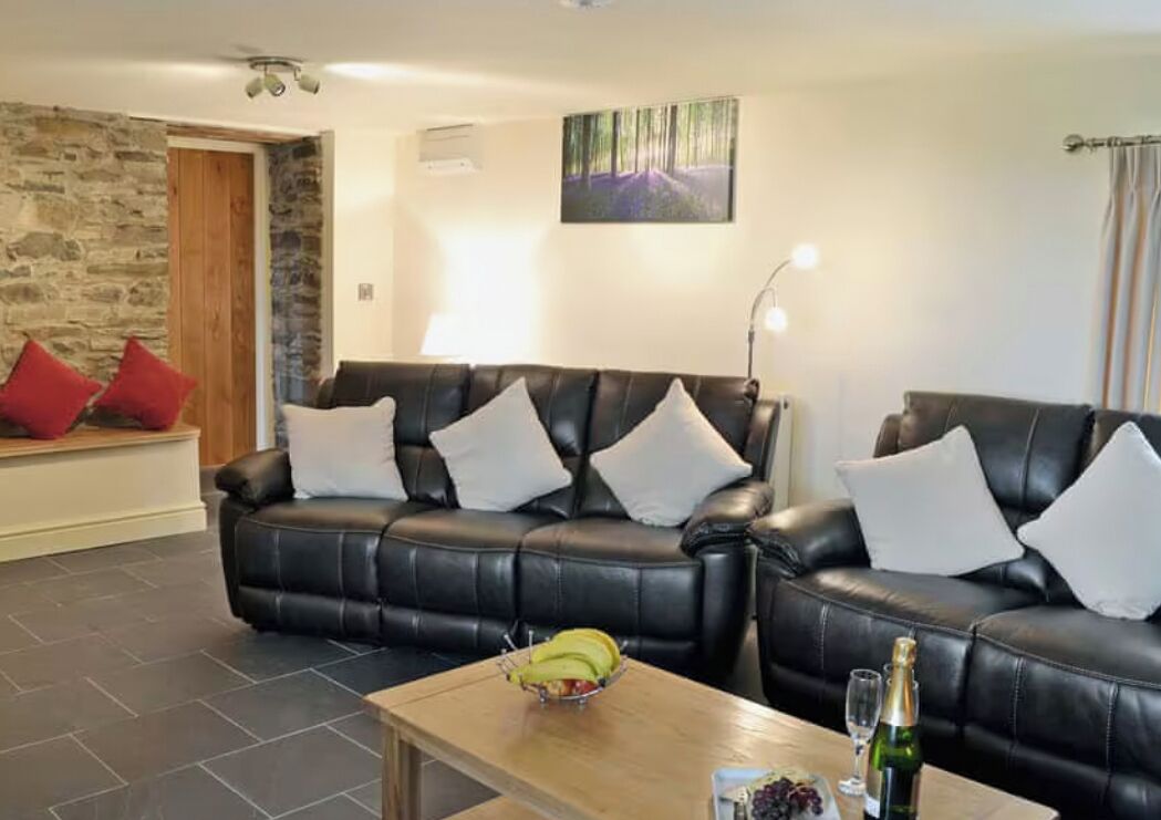 Beautiful 5* Cottage, Sleeps 6 With Two Bathrooms - Wales