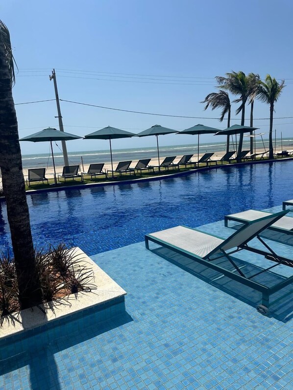 2 piscinas exteriores 