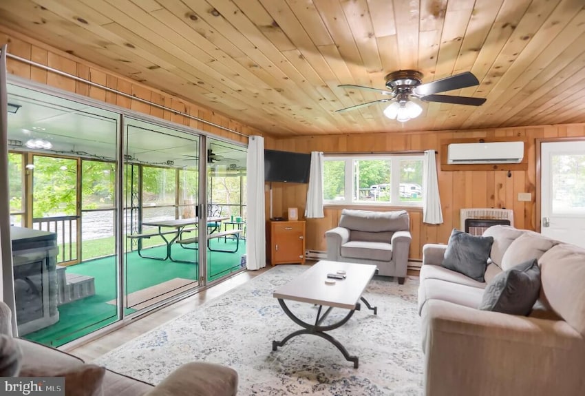 Waterfront Cottage With Hot Tub, & Fire Pit. Pet Friendly. - Pensilvania