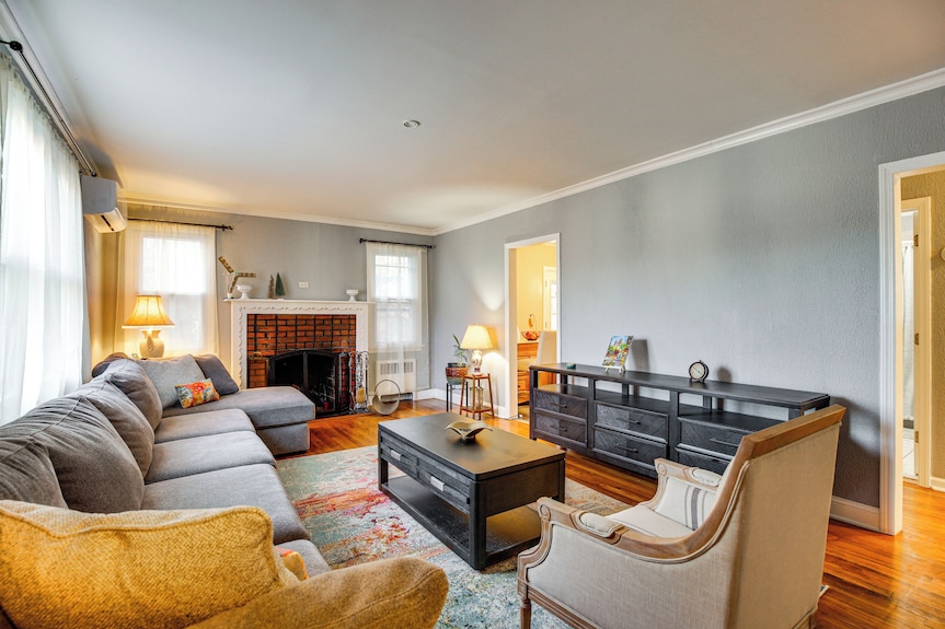 3 Mi To Downtown: Spacious White Plains Home - Converse Lake