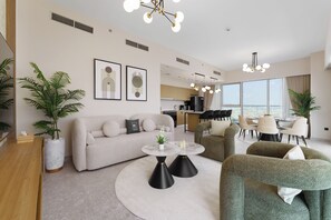 Apartamento luxo, 3 quartos, sacada | Área de estar