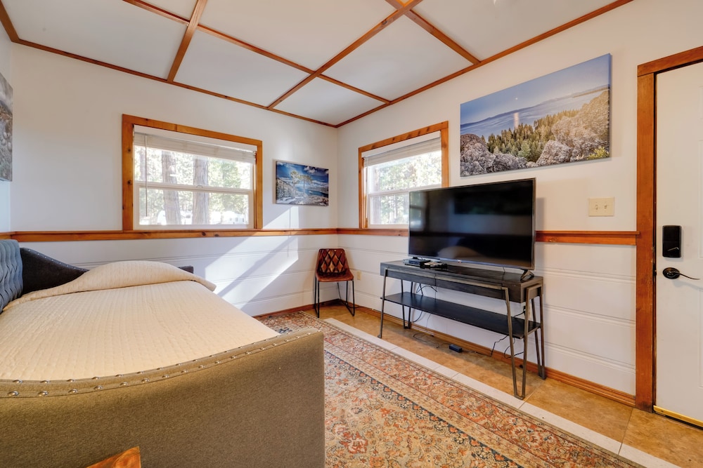 Grill & Beach Access: Cabin In Tahoe Vista! - Lake Tahoe