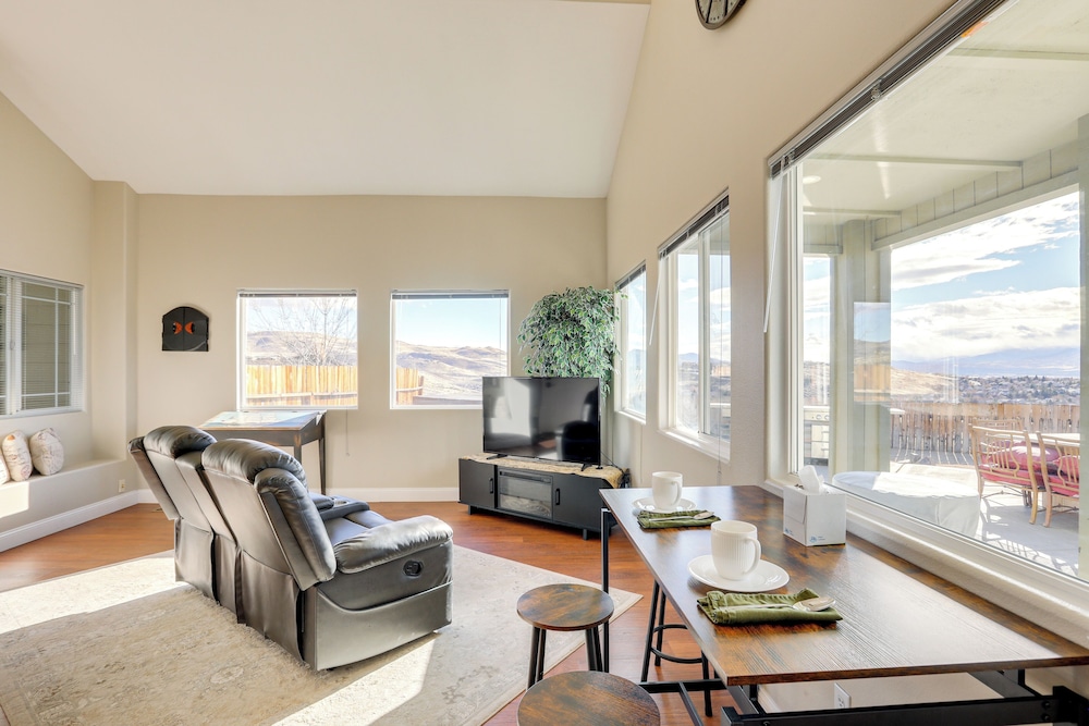 Mtn-view Haven W/ Hot Tub! 28 Mi To Mt Rose Ski - Reno, NV