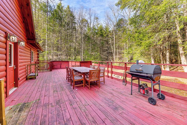 15 Mi To Snowshoe Resort: Cabin W/ Deck & Fire Pit - West Virginia