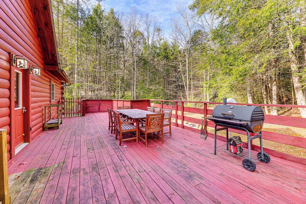 15 Mi To Snowshoe Resort: Cabin W/ Deck & Fire Pit - West Virginia