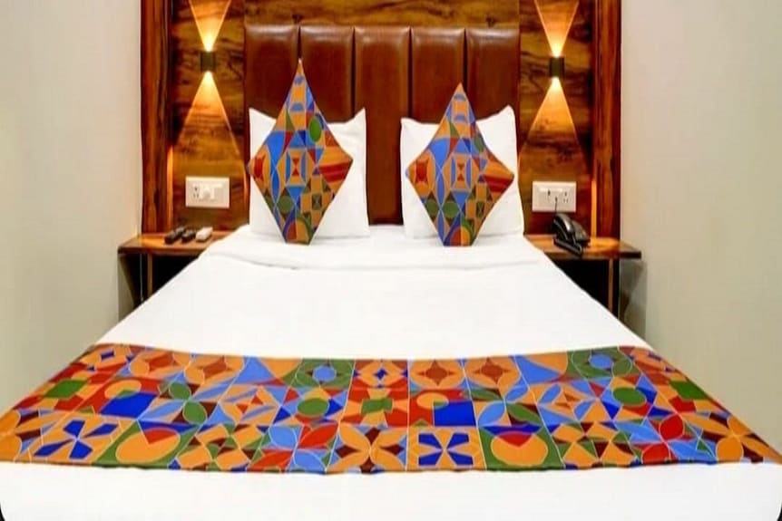 Charming 9-bedroom Hotel With Ac And Wifi In Wonderful Mumbai - Bombay