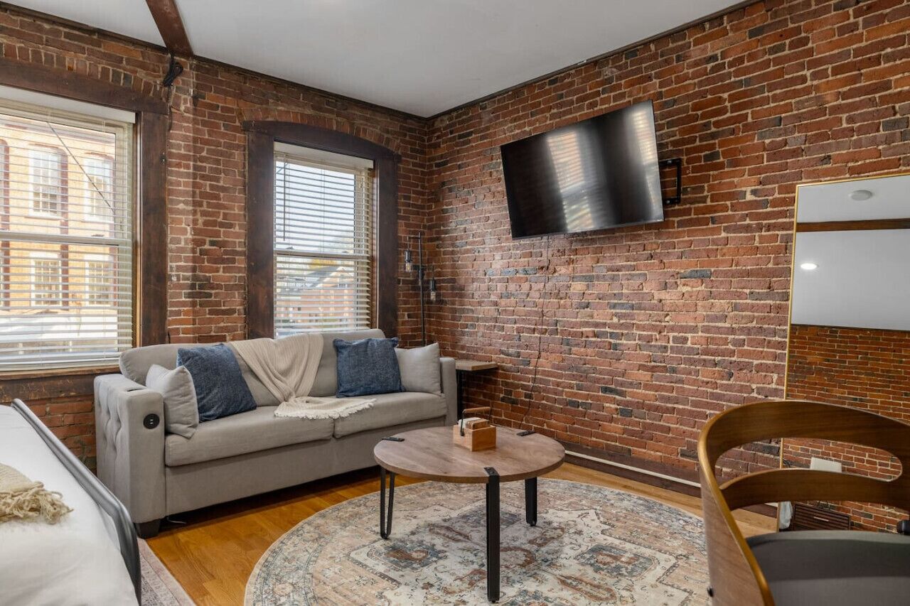 Newburyport Flat Downtown Living King Bed - Newburyport, MA