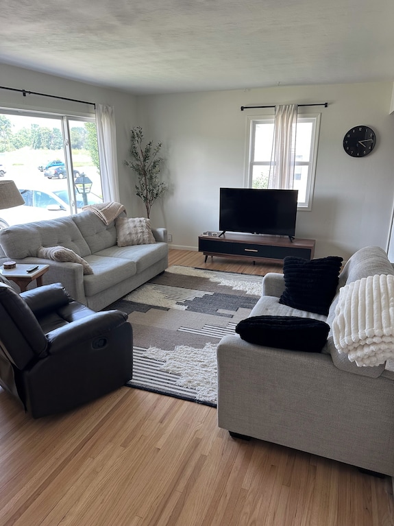 Mainstay - 3br Main Floor Living Recliner, Bright Space! Mayo Discount - Minnesota