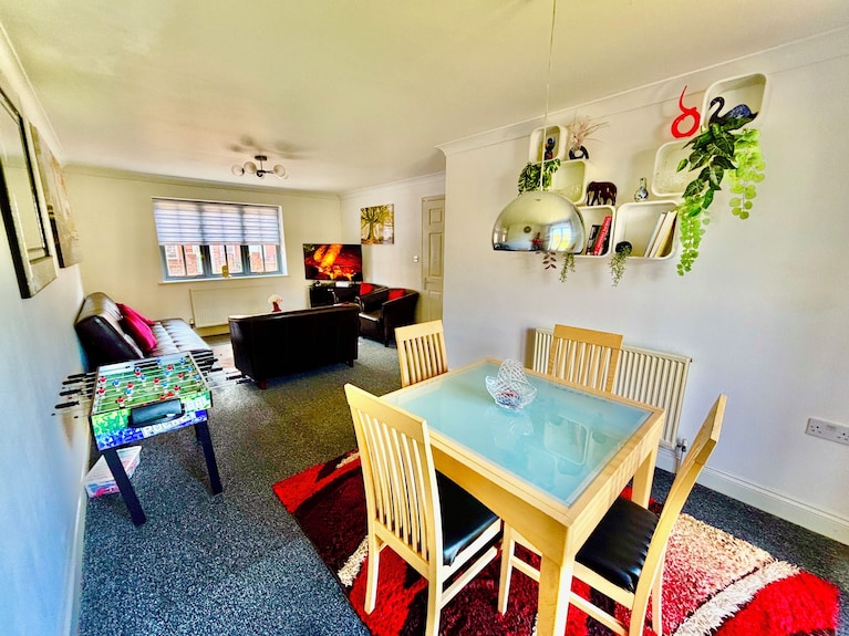 Spacious 3 Bed Room Family Friendly Home Conveniently Located In Ipswich Suffolk - Suffolk
