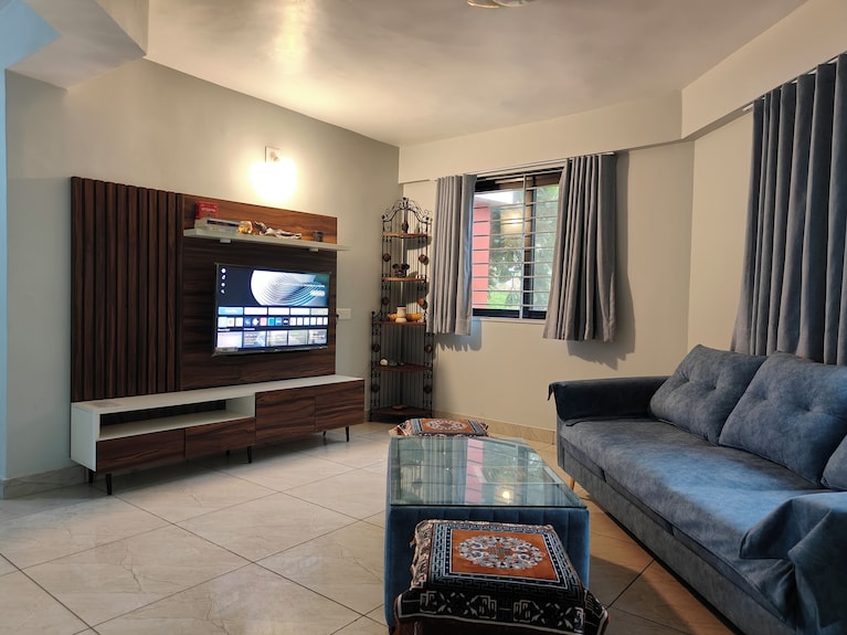 Charming 2-bedroom Villa With Huge Garden - 아마다바드