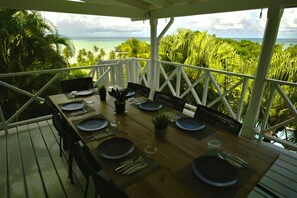 Villa Superior, vista para a praia | Terraço/pátio interior