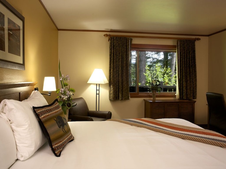 Superior King Room With Cozy Fireplace - Washington