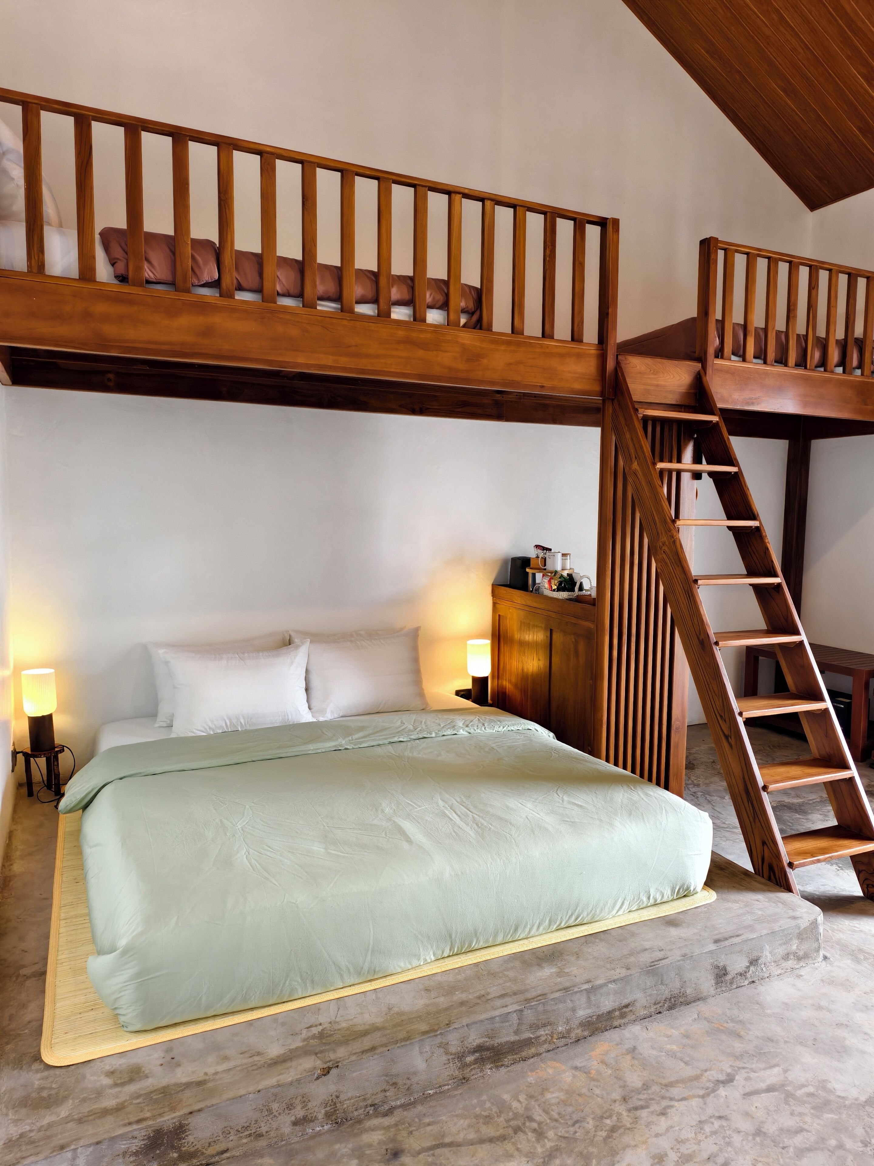 Quarto Familiar, várias camas, não fumadores | Minibar grátis, cofre no quarto, cortinas/cortinados opacos 