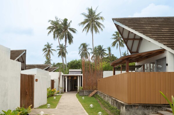 Sadi Beach House - Bintan Island