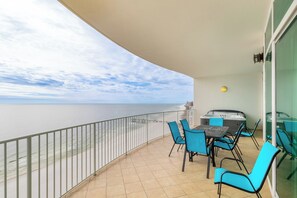 Apartamento Signature em Condomínio Fechado, 3 quartos, varanda, vista para a praia | Varanda