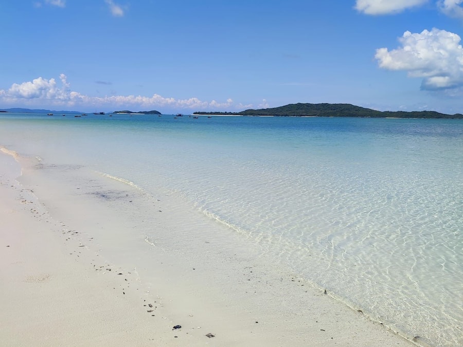 Apartamento família, sacada, vista para a baía | Vista para praia/oceano