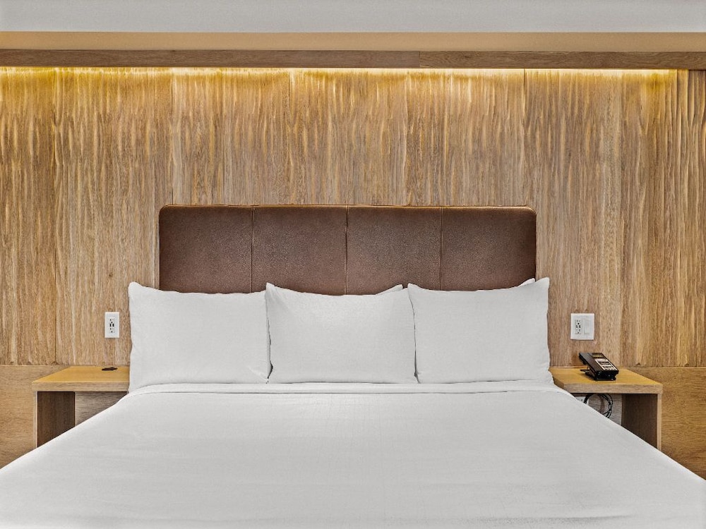 Spacious Superior Room W/ King Bed In Banff - Banff