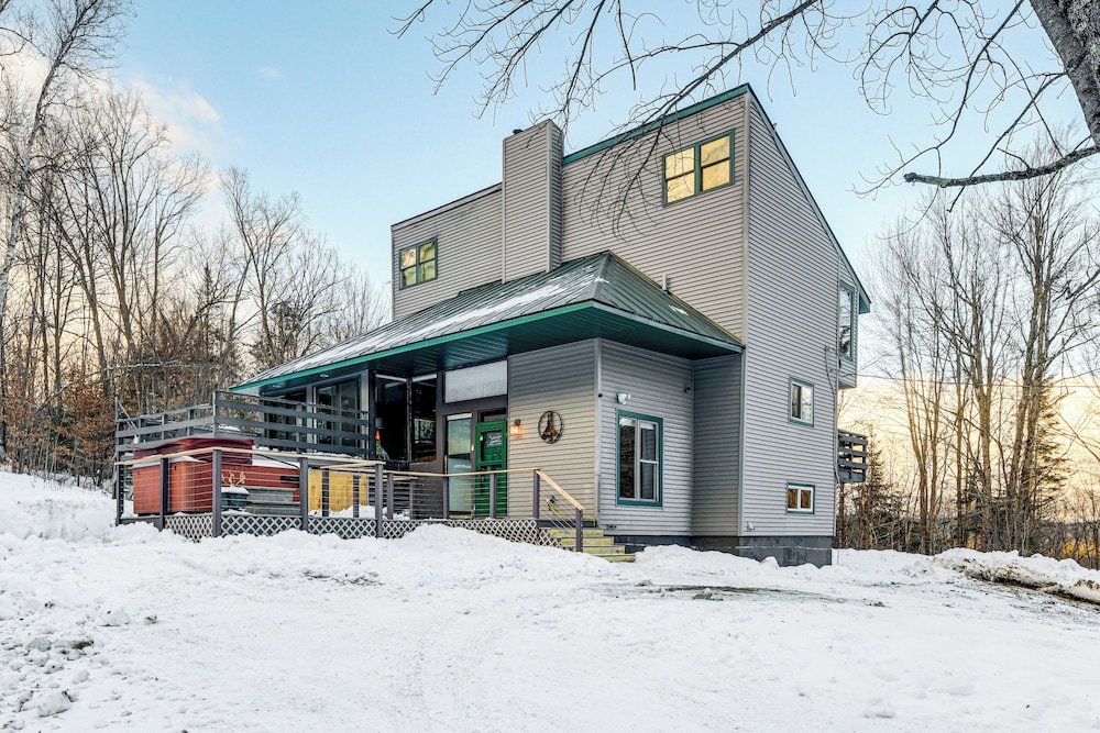 11 Mi To Sugarbush: Eclectic Ski House W/ Hot Tub! - Braintree, VT