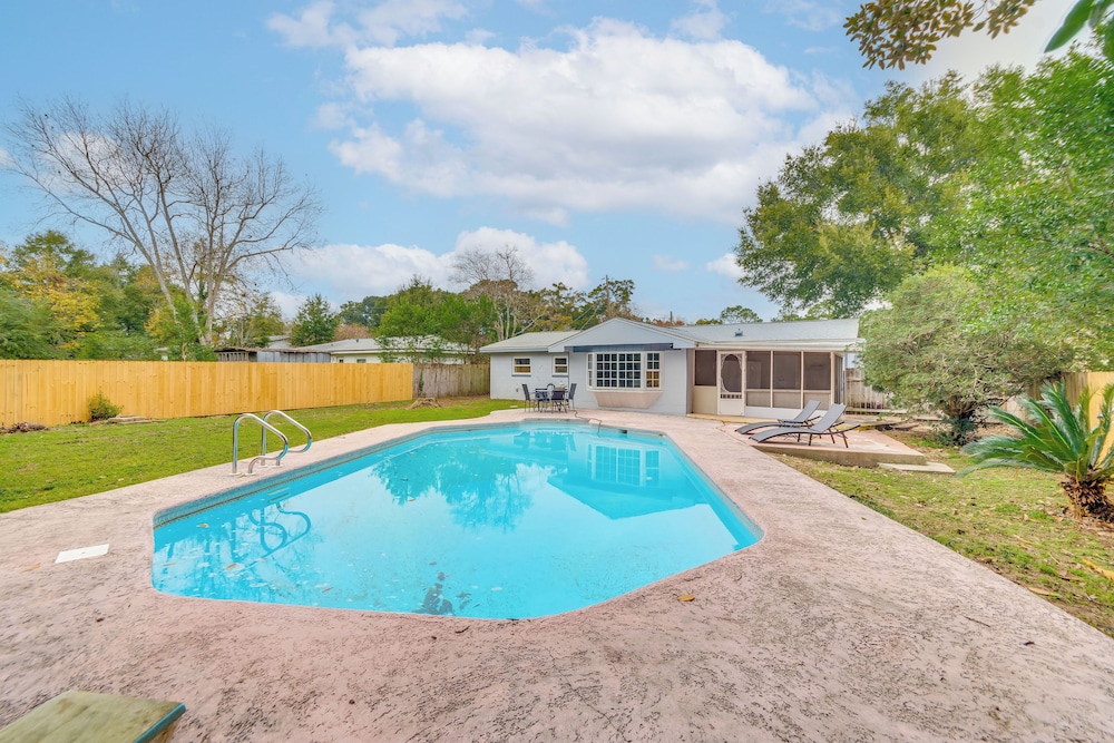 Foosball Games & Al Fresco Dining: Pensacola Home! - Pensacola