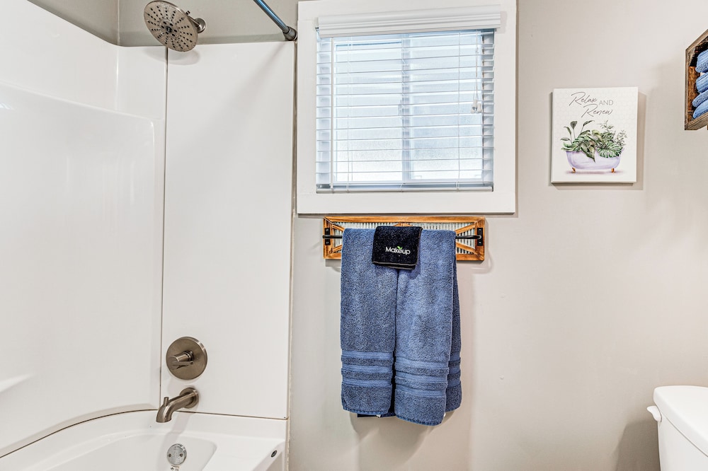 East End River Retreat: Dogs Welcome! - Carrollton, KY