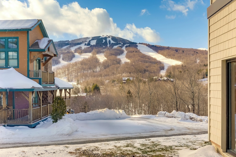 Snow Mountain Condo: Hot Tub + Shuttle To Resort - Vermont