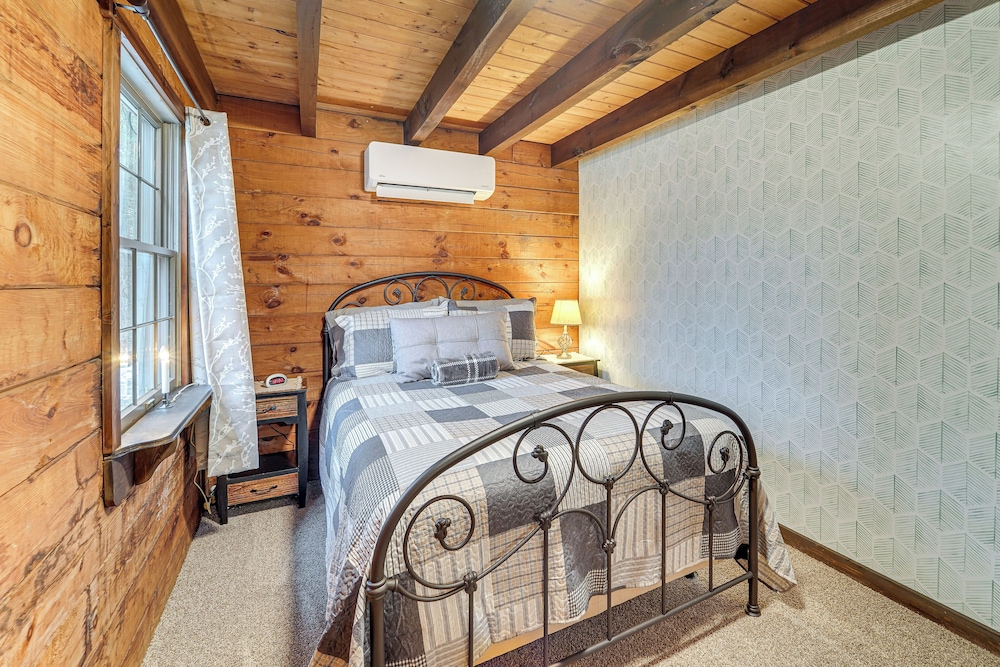 Family-friendly Tyrone Cabin W/ Deck Near Hiking - Altoona