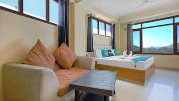 Quarto luxo, vista para o vale | Espaço de trabalho para notebook, Wi-Fi de cortesia