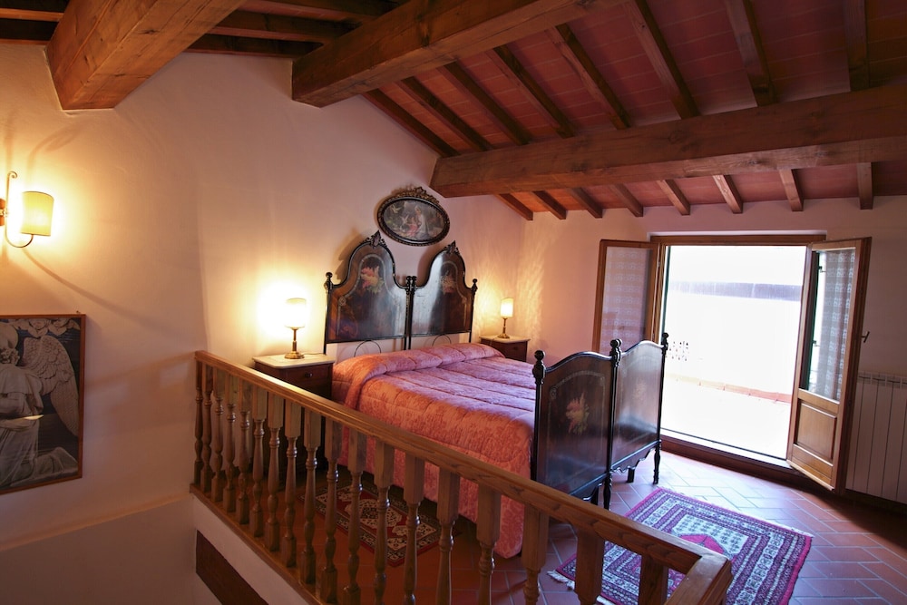 Farmhouse In Poppi With Pool & Gardens - Poppi