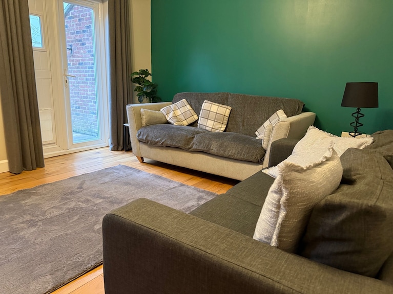 Town-house-ensuite With Shower-comfort-street View - Yeovil