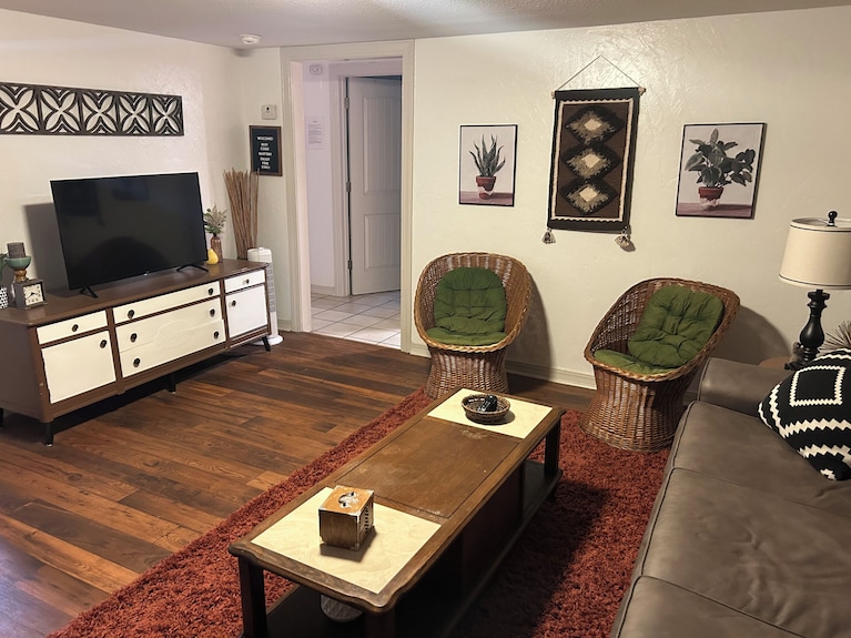 Boho Bungalow 2-bedroom House Professionally Cleaned In Delightful Fort Smith - Van Buren, AR