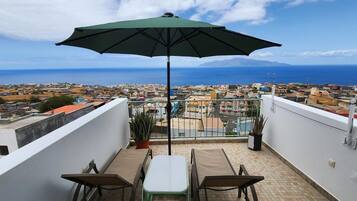Casa, 3 quartos, varanda | Sala de estar