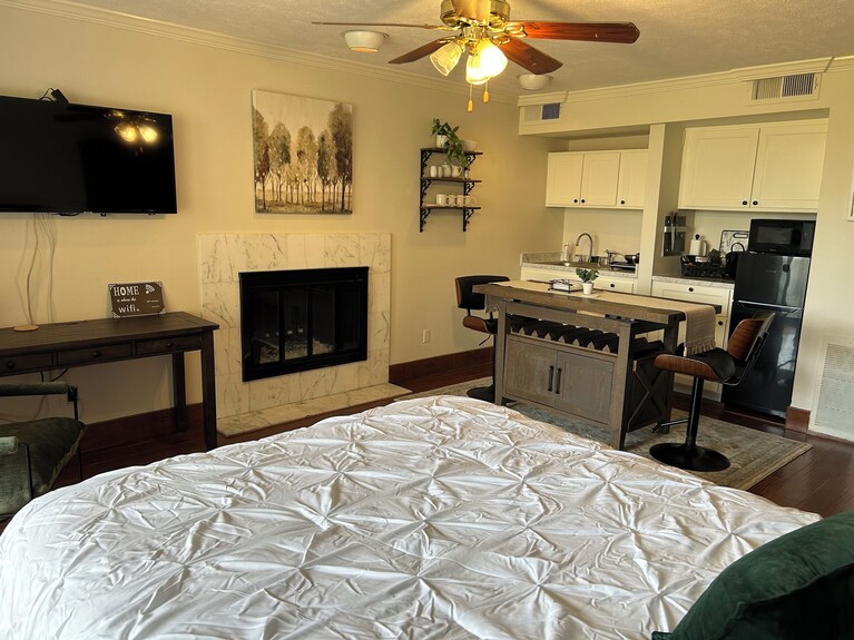 Beautiful Walden Cove, Waterfront, Efficiency Ground Floor Condo. - Lake Conroe, TX