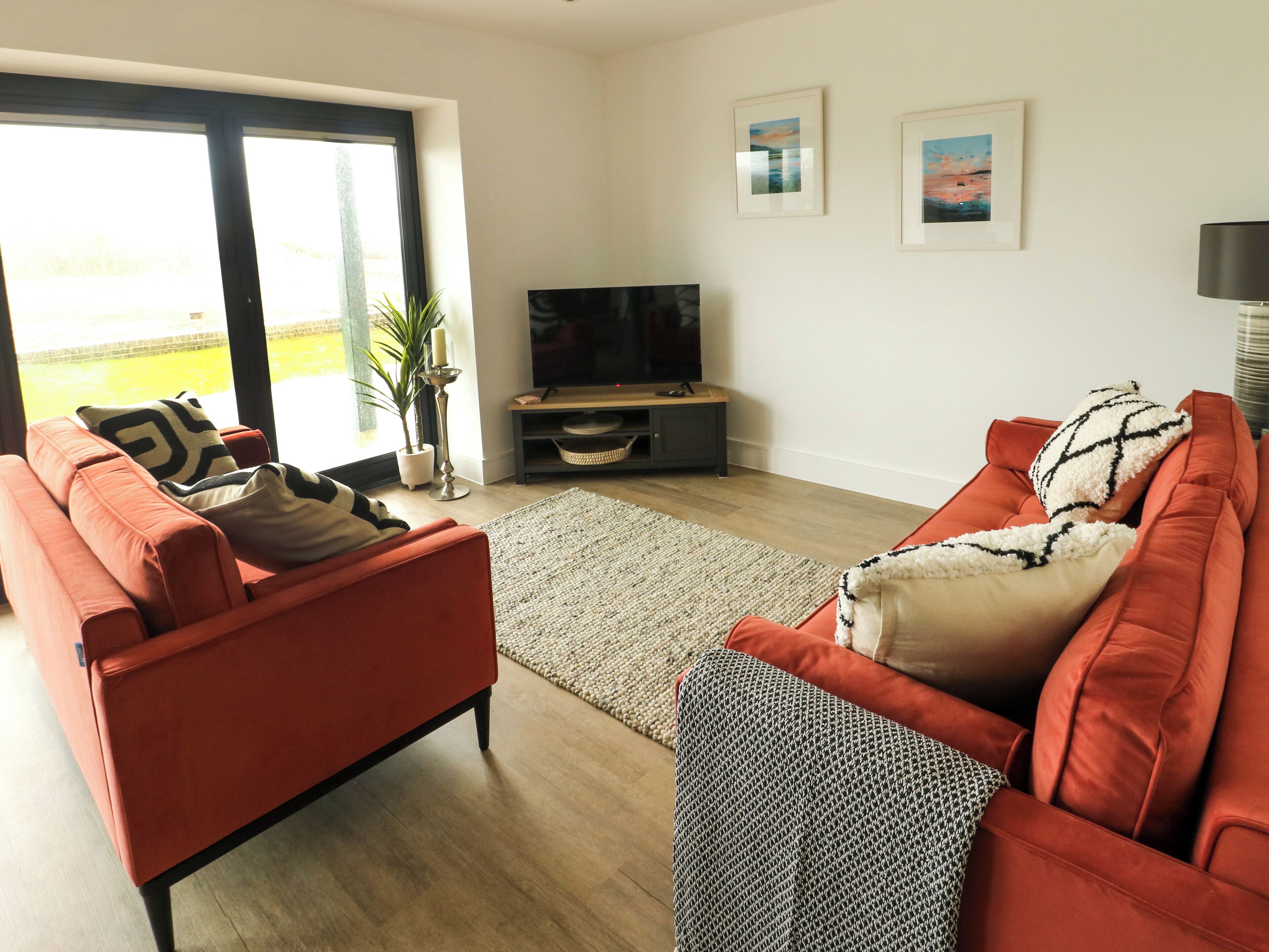 Glynllifon 3, Pet Friendly, Country Holiday Cottage In Benllech - Moelfre
