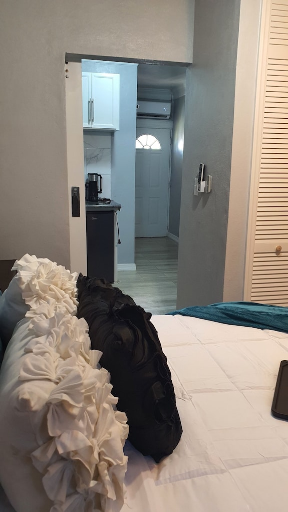 Charming 1-bedroom Apartment In Beautiful Nassau With Wifi, Ac - Nassau