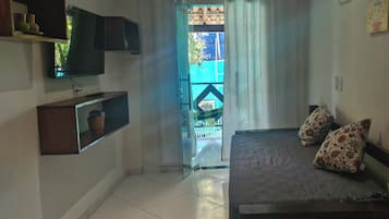 Apartamento Familiar, varanda, vista para a piscina | Sala