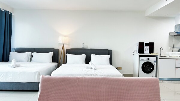 Trefoil By Manhattan Group - Klang